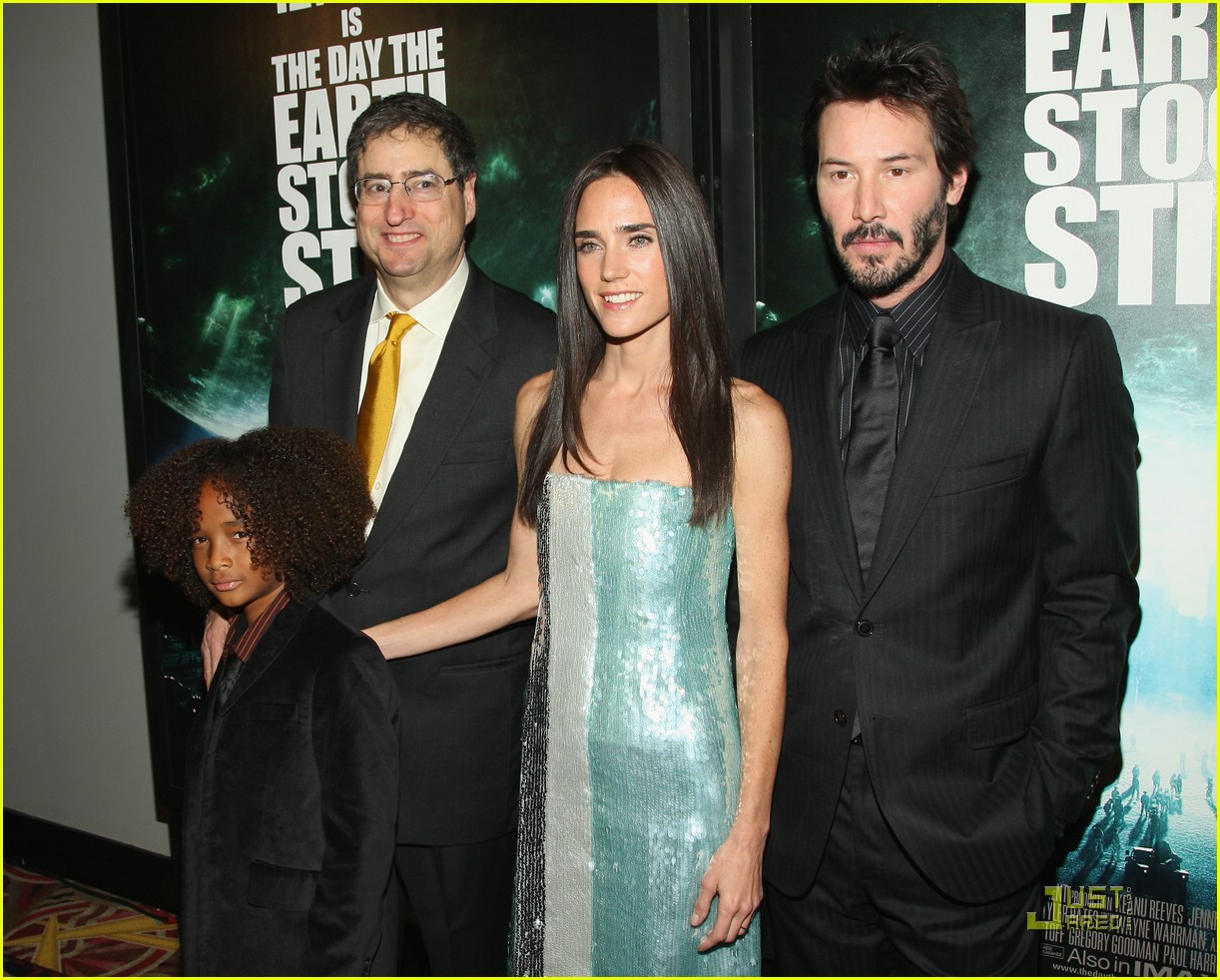 Jennifer Connelly: Earth to Keanu!: Photo 1589861 | Jennifer Connelly ...