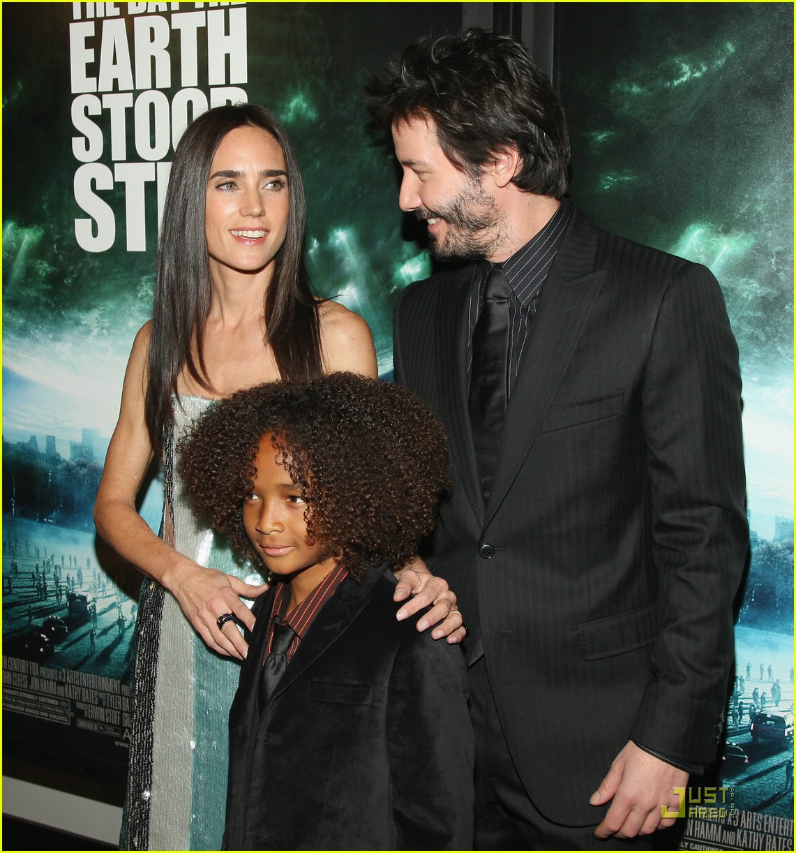 Jennifer Connelly: Earth to Keanu!: Photo 1589911 | Jennifer Connelly ...