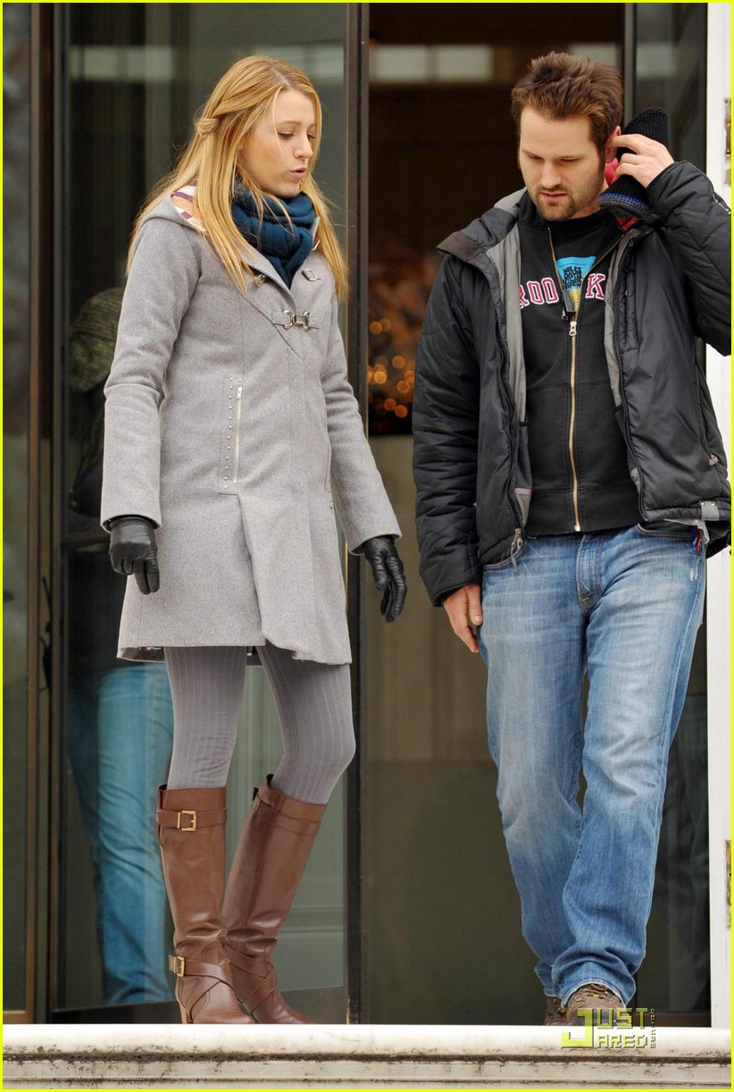 Full Sized Photo of leighton hamburger 05 | Photo 1589141 | Just Jared