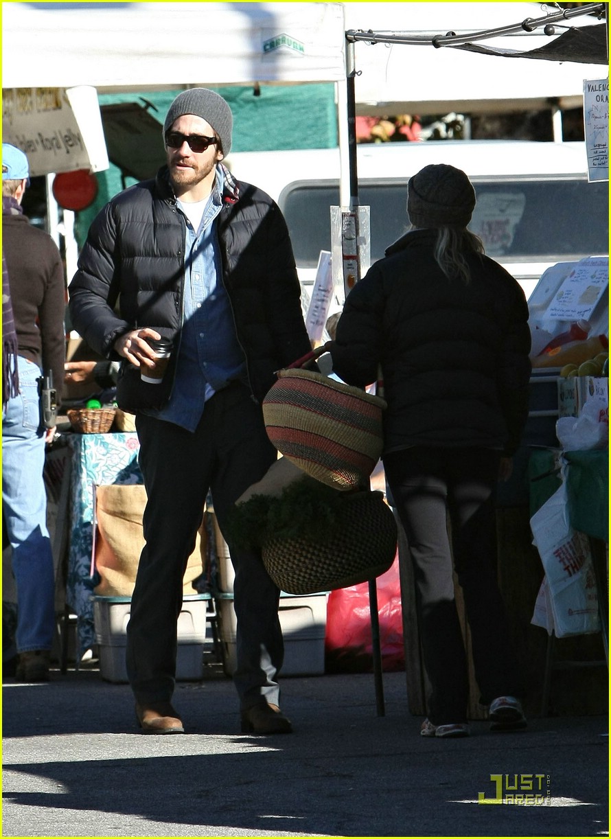 Reese Witherspoon & Jake Gyllenhaal Pack A Picnic: Photo 1621031 | Jake ...