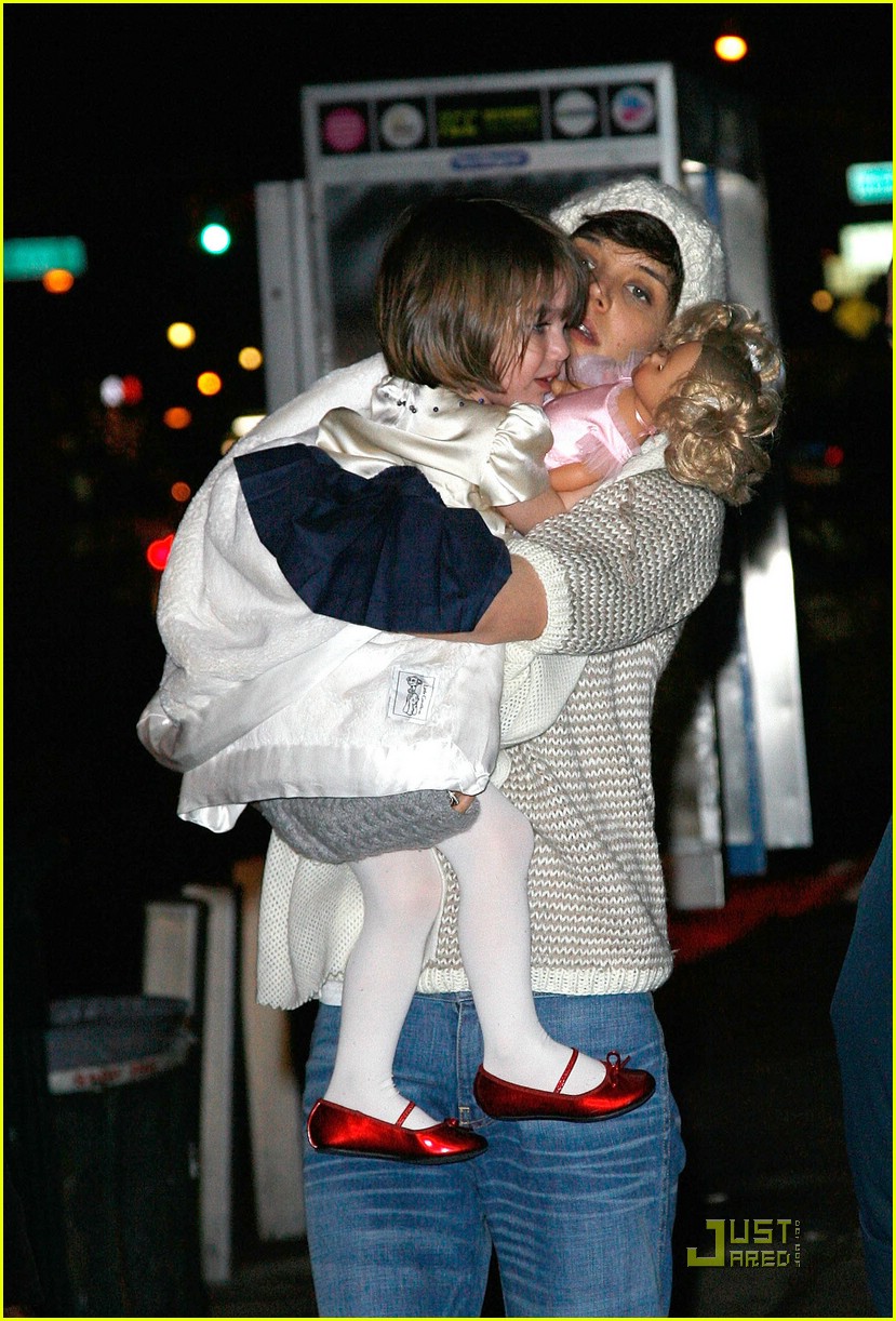 Suri Cruise Bolts Into Action: Photo 1619011 | Celebrity Babies, Katie ...
