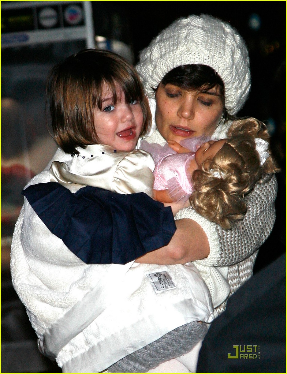 Suri Cruise Bolts Into Action: Photo 1619031 | Celebrity Babies, Katie ...