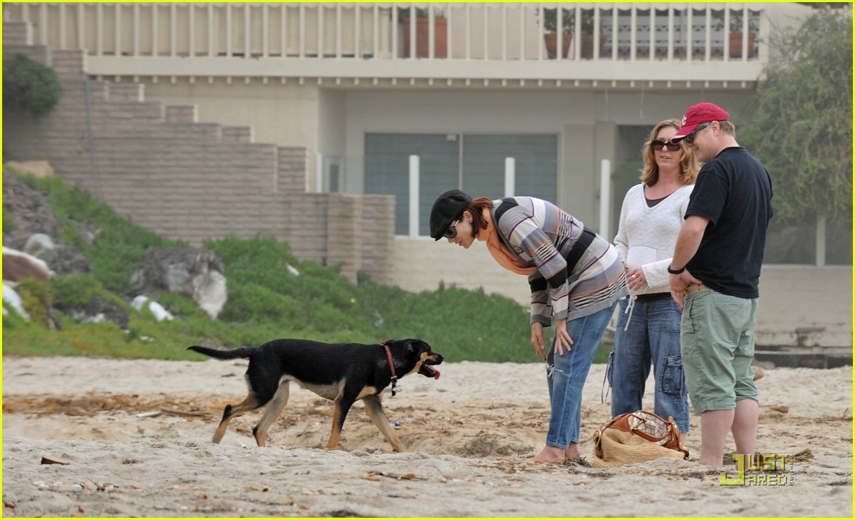 Kate Walsh: Pooch Playtime: Photo 1575101 | Kate Walsh Photos | Just ...