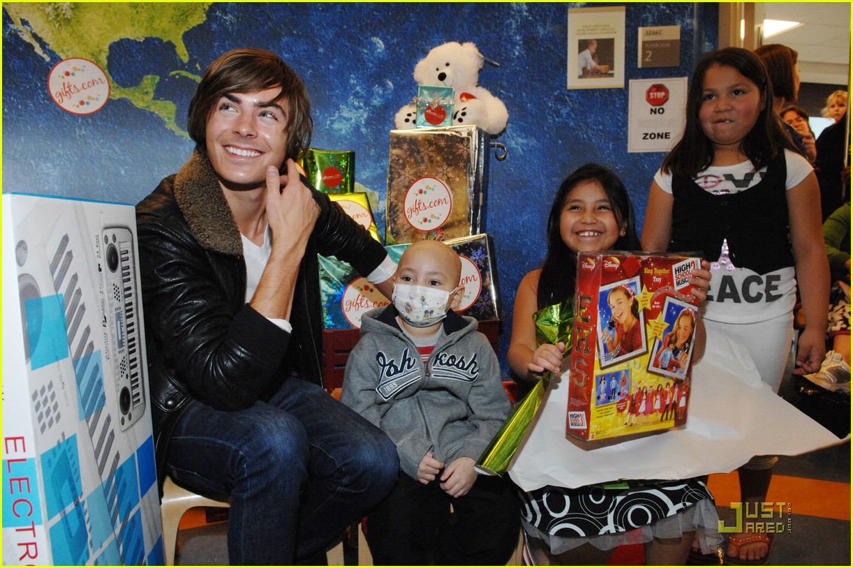 Zac Efron Gifts Mattel Children's Hospital: Photo 1607931 | Zac Efron ...