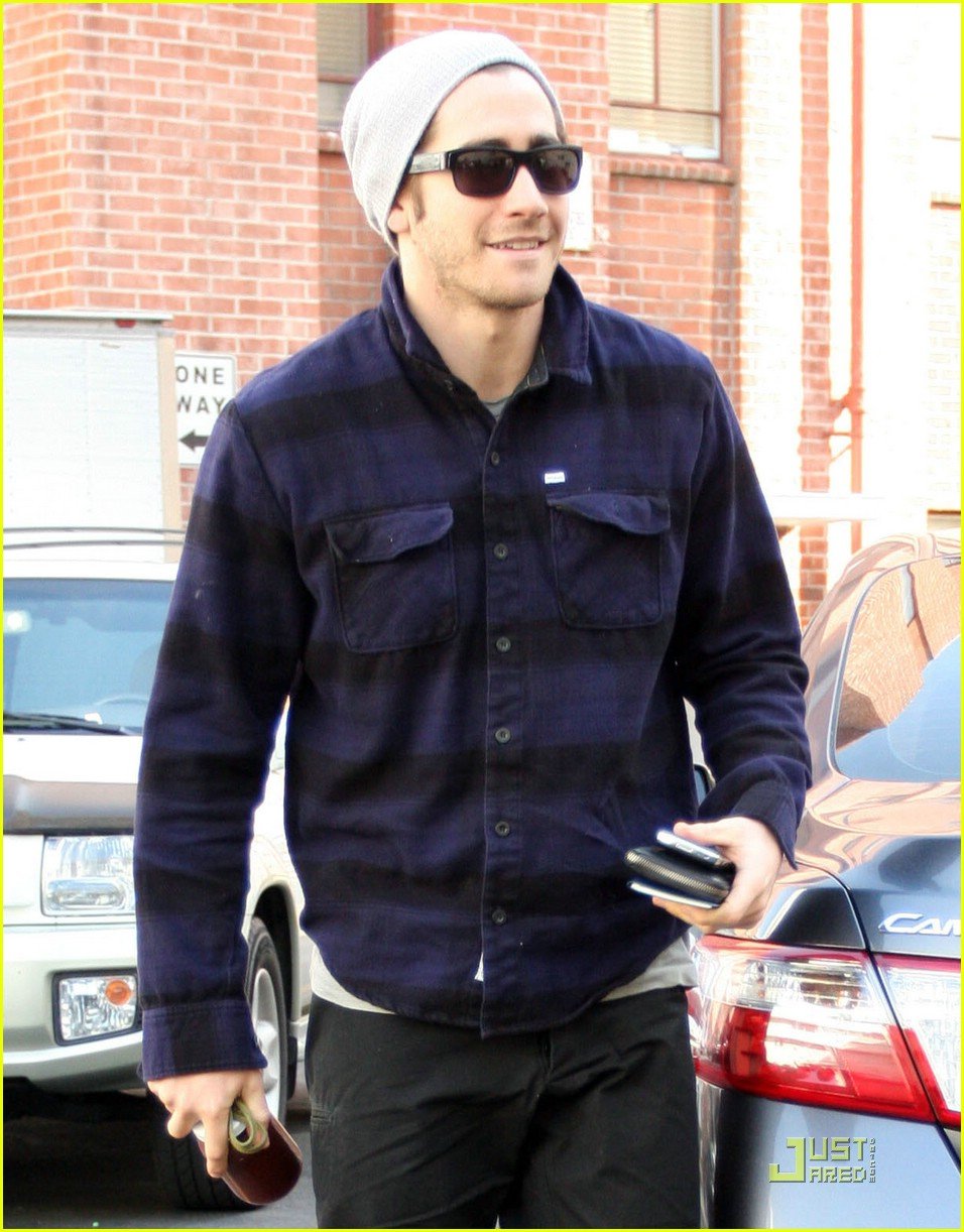 Jake Gyllenhaal is a Beanie Boy: Photo 1632921 | Jake Gyllenhaal, Reese ...