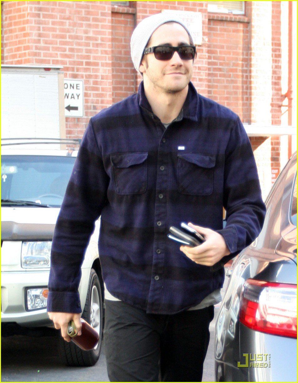 Jake Gyllenhaal is a Beanie Boy: Photo 1632941 | Jake Gyllenhaal, Reese ...