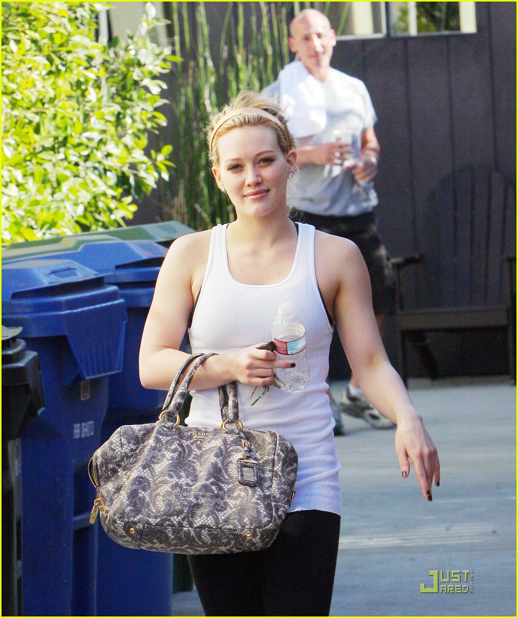 Hilary Duff Gets Pasternak Pumped: Photo 1654041 | Hilary Duff Pictures ...
