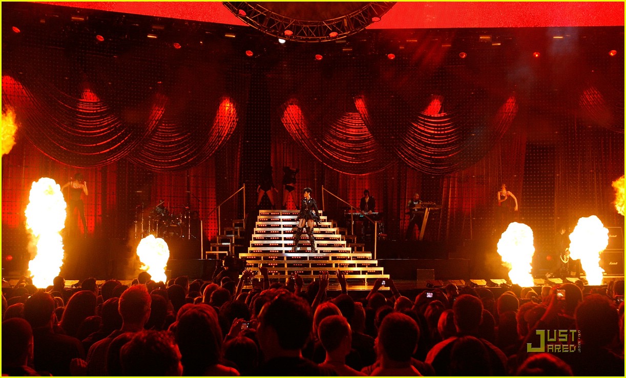 Kim Kardashian is Popcorn Playful: Photo 1690901 | Kim Kardashian ...