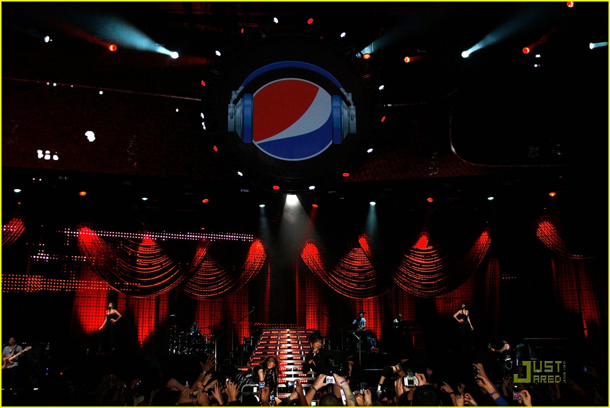 Kim Kardashian is Popcorn Playful: Photo 1690971 | Kim Kardashian ...