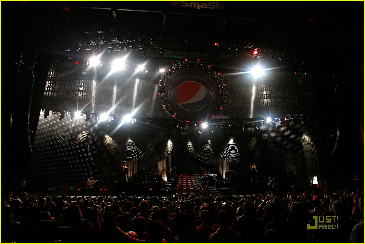 Kim Kardashian is Popcorn Playful: Photo 1690981 | Kim Kardashian ...