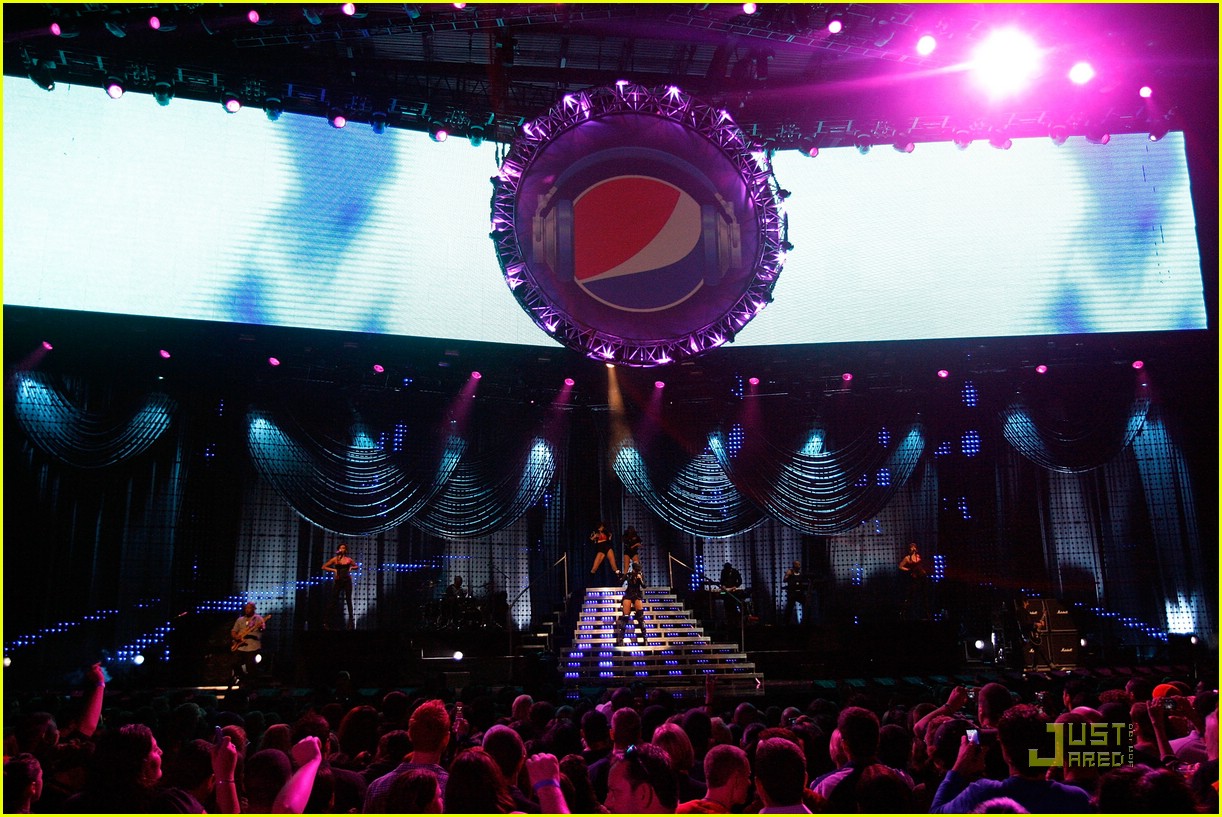 Kim Kardashian is Popcorn Playful: Photo 1690991 | Kim Kardashian ...