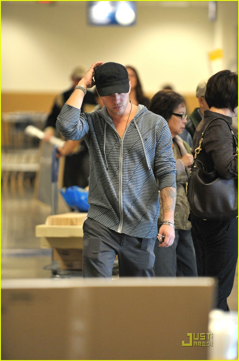 Ryan & Abbie Eye Ikea: Photo 1666171 | Photos | Just Jared ...