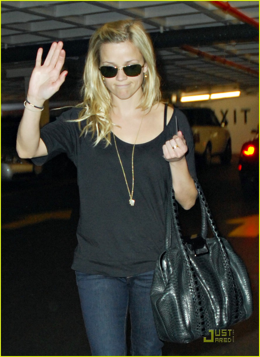 Reese Witherspoon: Talk to the Hand!: Photo 1650691 | Reese Witherspoon ...