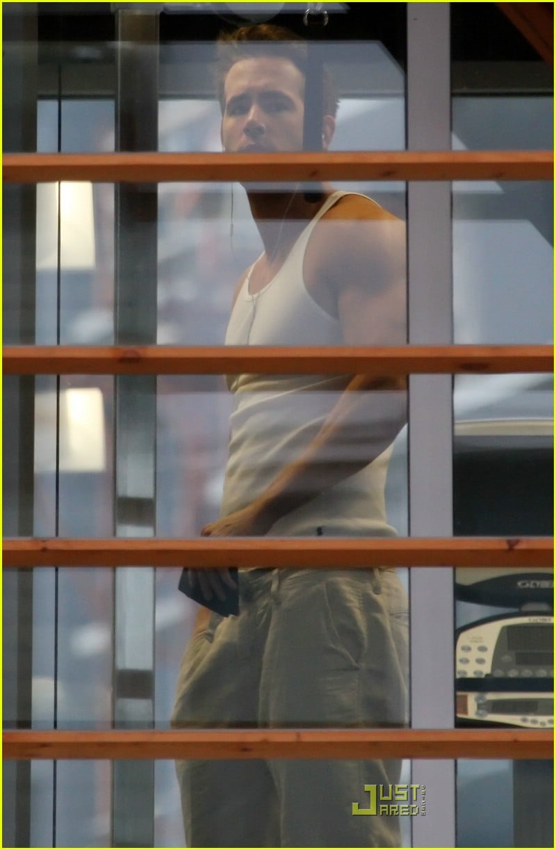 Ryan Reynolds is a Muscle Man: Photo 1681481 | Ryan Reynolds Photos ...