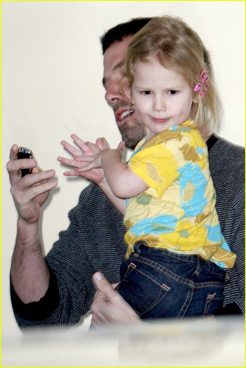 Violet Affleck Shows Sippy Cup Smile: Photo 1656621 | Ben Affleck ...