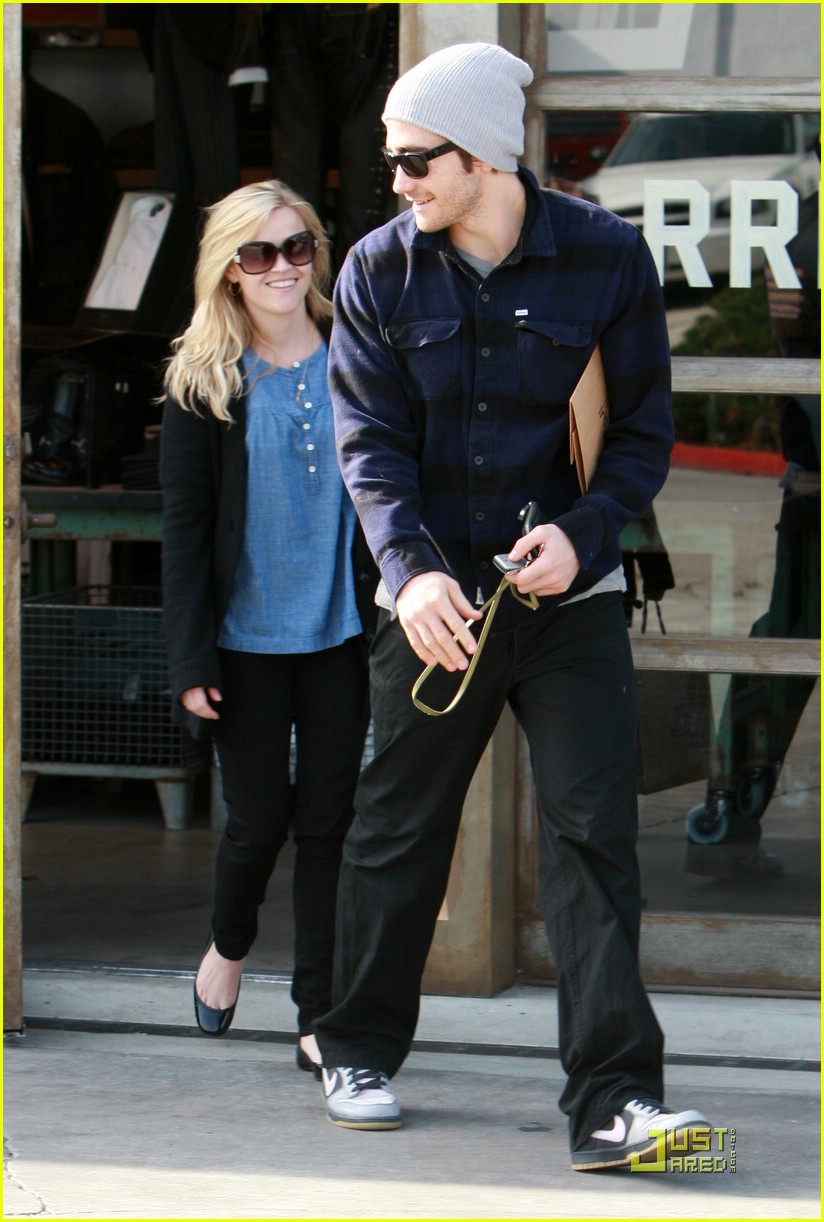 Reese & Jake Make It To Melrose: Photo 1633331 | Jake Gyllenhaal, Reese ...