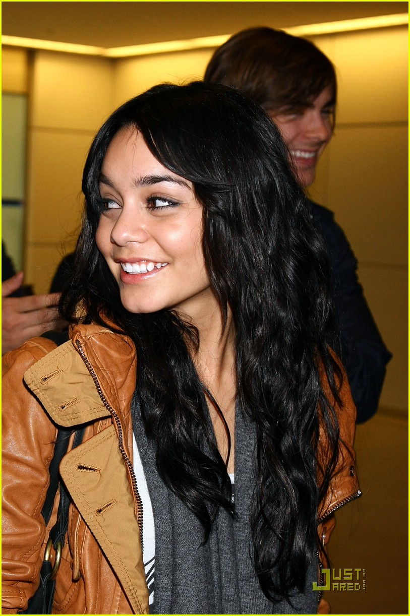 Zanessa-Mania Strikes Japan: Photo 1675591 | Vanessa Hudgens, Zac Efron ...