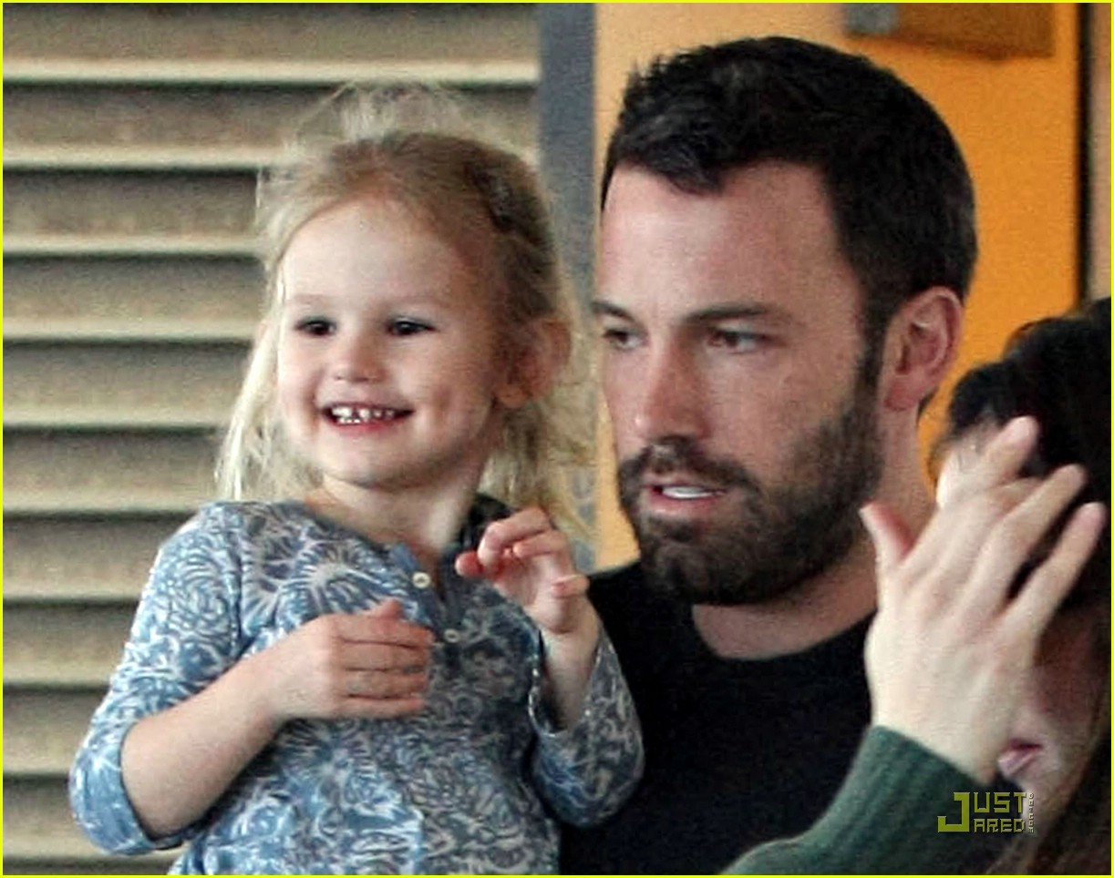 Violet Affleck Has a Goofy Grin: Photo 1700401 | Ben Affleck, Celebrity ...