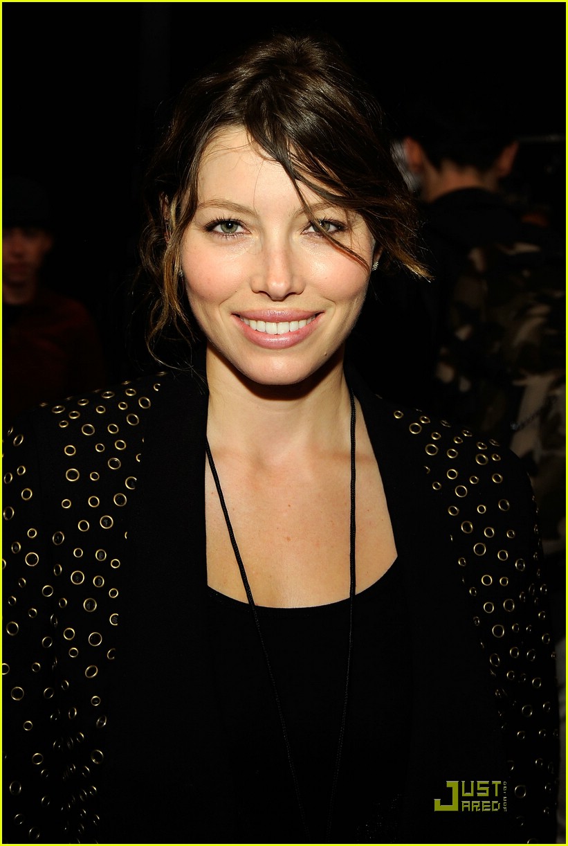 Jessica Biel Falls For Fall Fashion: Photo 1730211 | Jessica Biel ...