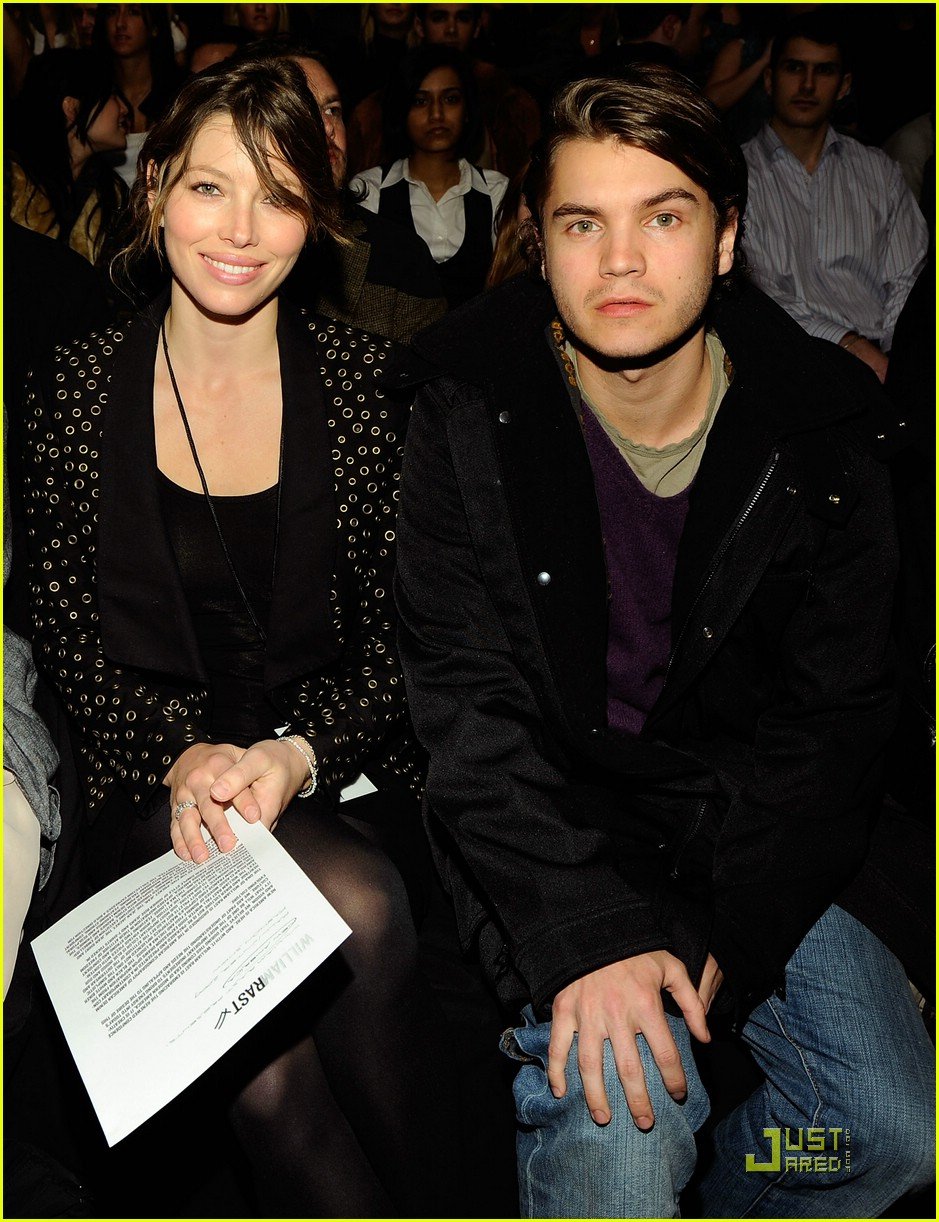 Jessica Biel Falls For Fall Fashion: Photo 1730371 | Jessica Biel ...