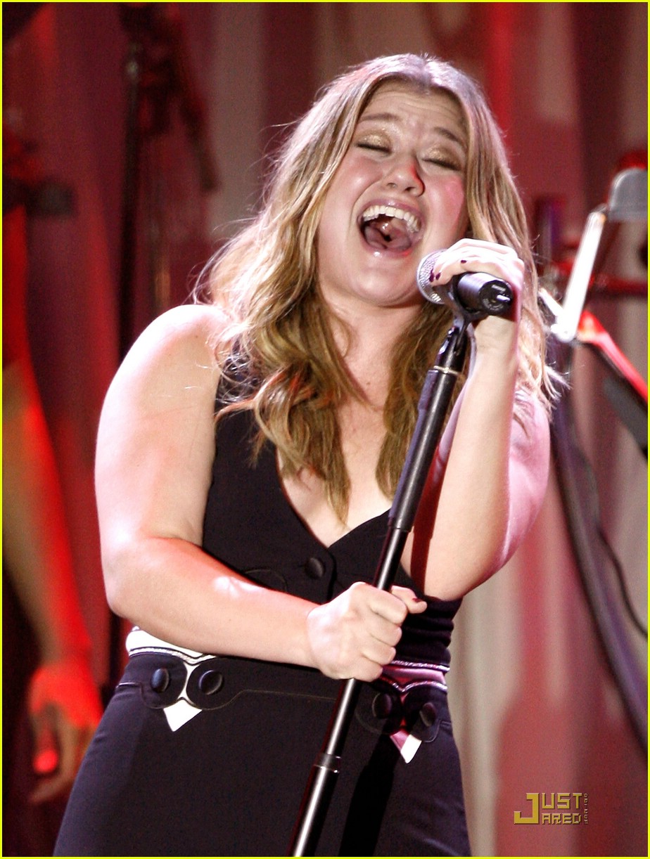 Kelly Clarkson Salutes Clive Davis: Photo 1709741 | Kelly Clarkson ...