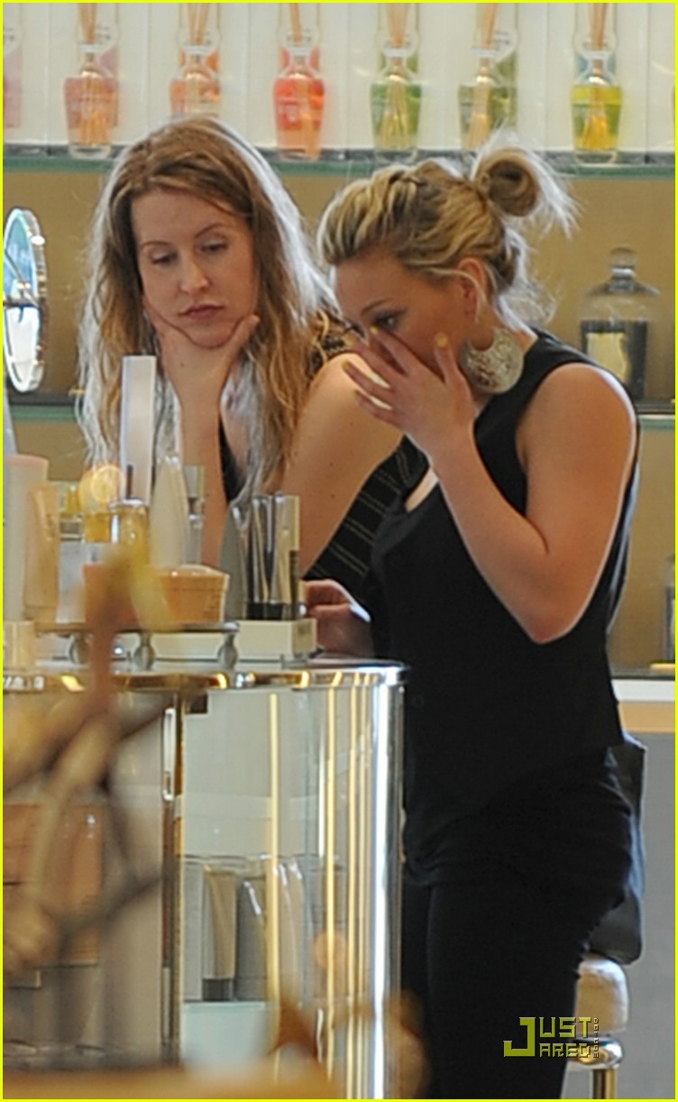 Hilary Duff Is Busy As A Bee: Photo 1752041 | Hilary Duff Photos | Just ...