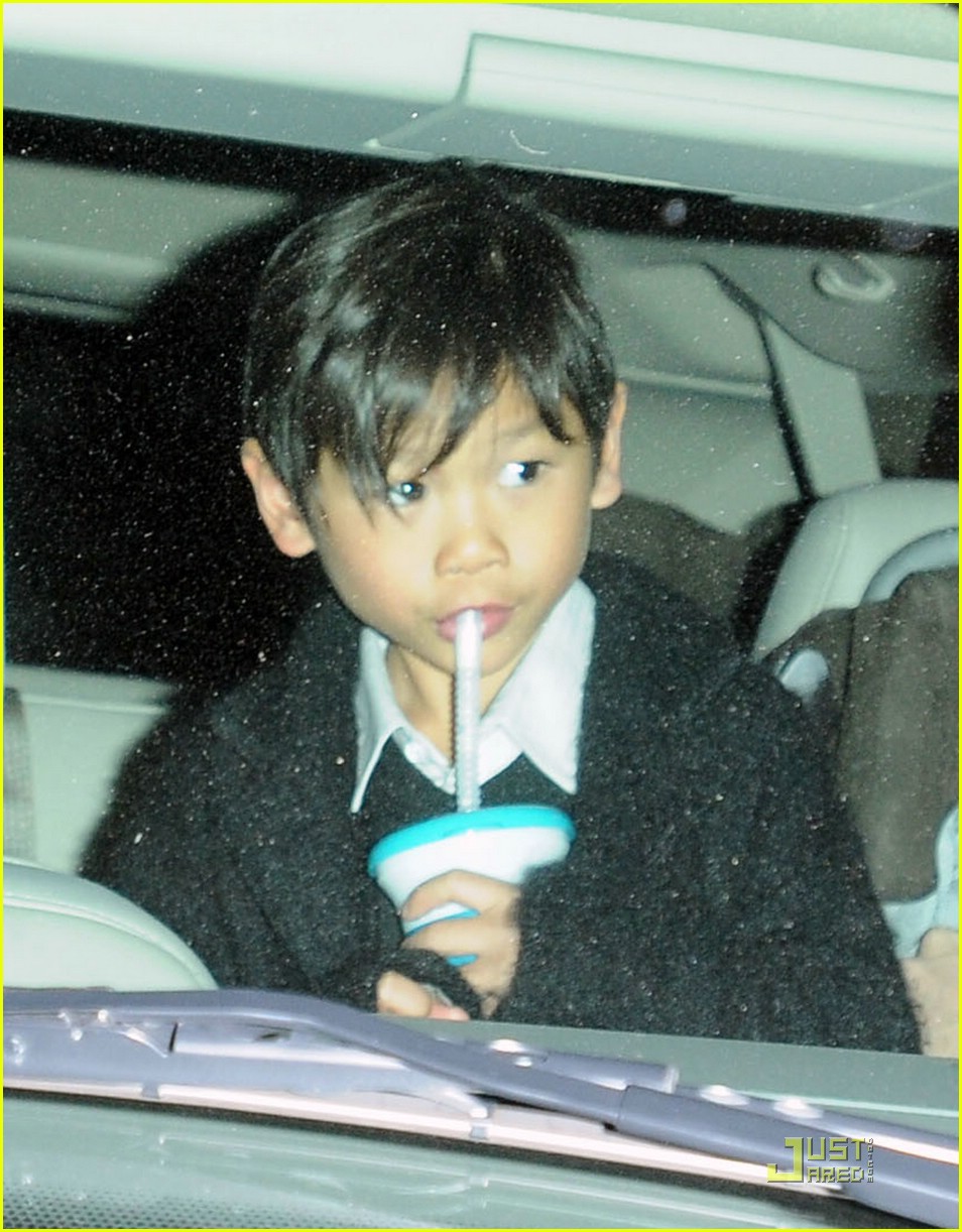 Brad Pitt & Angelina Jolie: Little Mermaid!: Photo 1753611 | Angelina ...