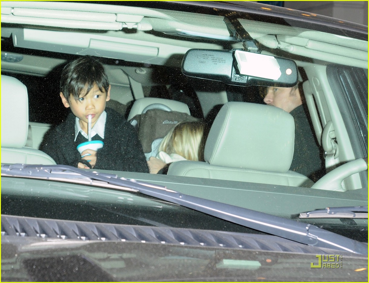 Brad Pitt & Angelina Jolie: Little Mermaid!: Photo 1753681 | Angelina ...