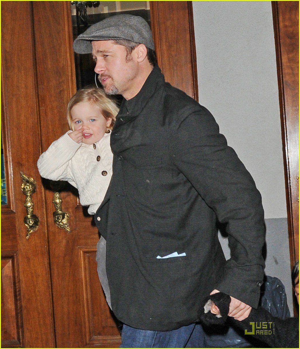 Brad Pitt & Angelina Jolie: Little Mermaid!: Photo 1753711 | Angelina ...