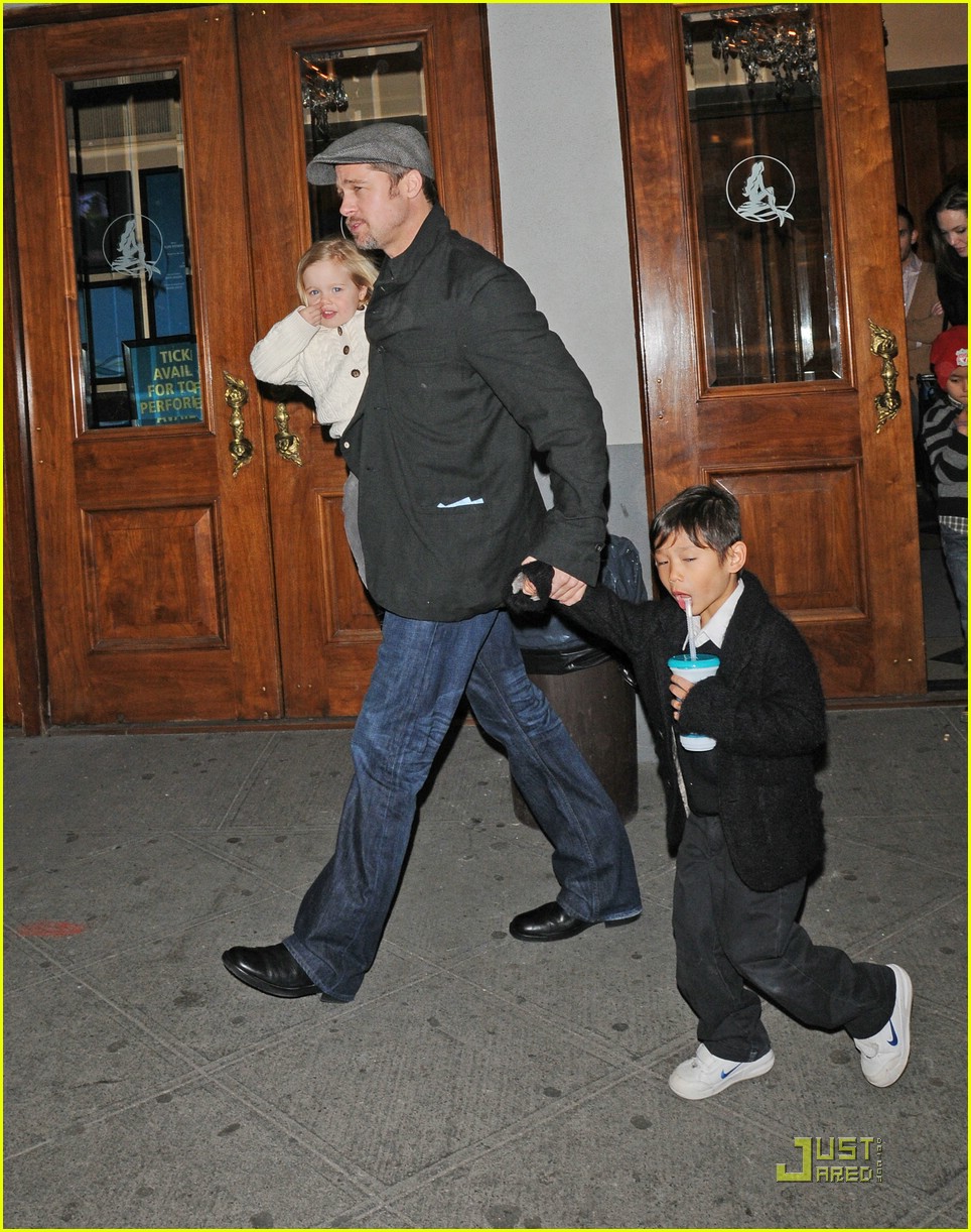 Brad Pitt & Angelina Jolie: Little Mermaid!: Photo 1753761 | Angelina ...