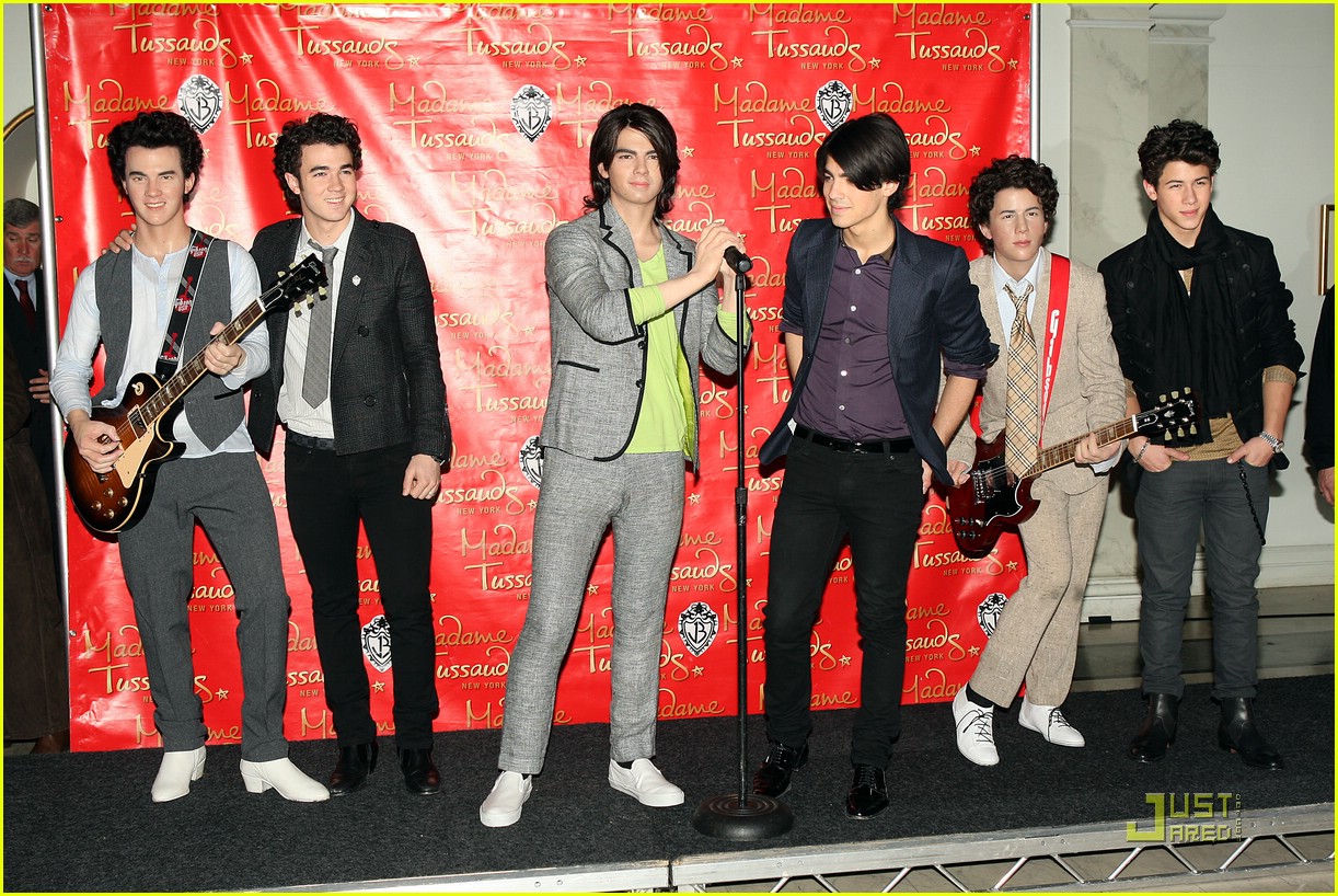 Jonas Brothers Wax Figures Revealed!: Photo 1721801 | Joe Jonas, Jonas ...