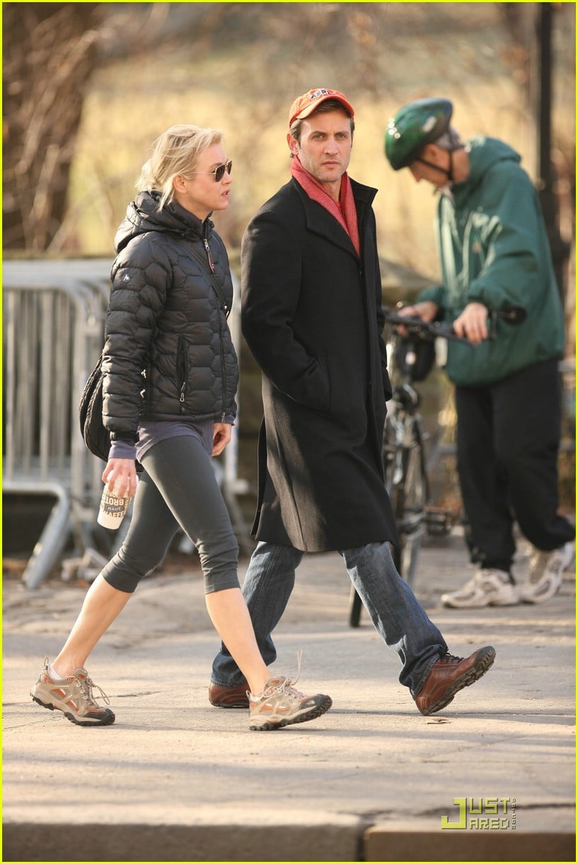 Renee Zellweger & Dan Abrams Couple Up: Photo 1713971 | Dan Abrams ...