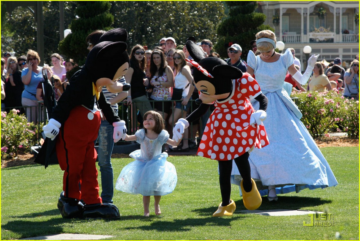 Suri Cruise is a Disney Pretty Princess: Photo 1728701 | Celebrity ...