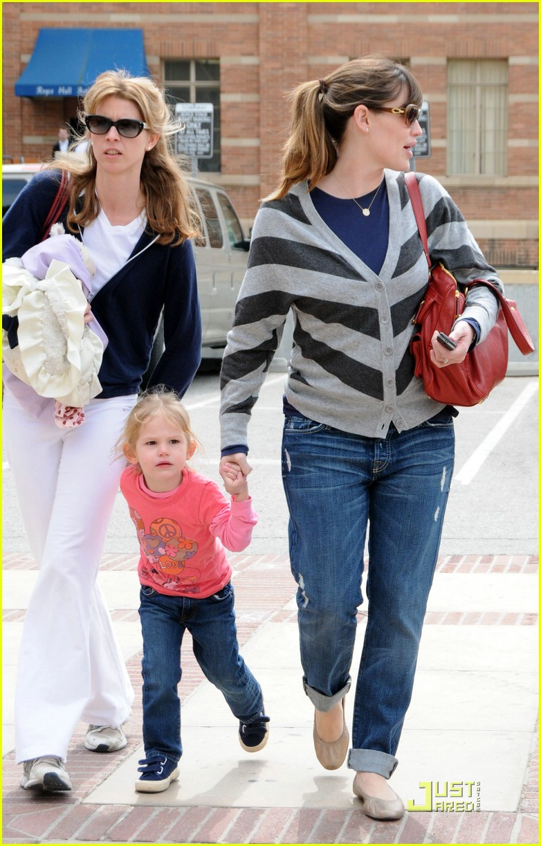 Violet Affleck: Higher and Higher!: Photo 1792581 | Ben Affleck ...