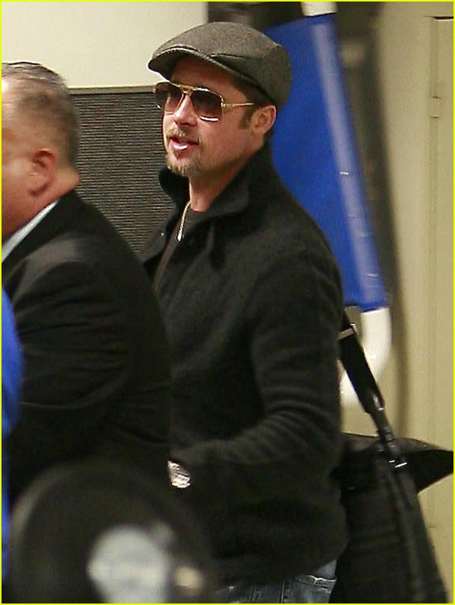 Brad Pitt Is Swift Through Security: Photo 1759191 | Brad Pitt Photos ...