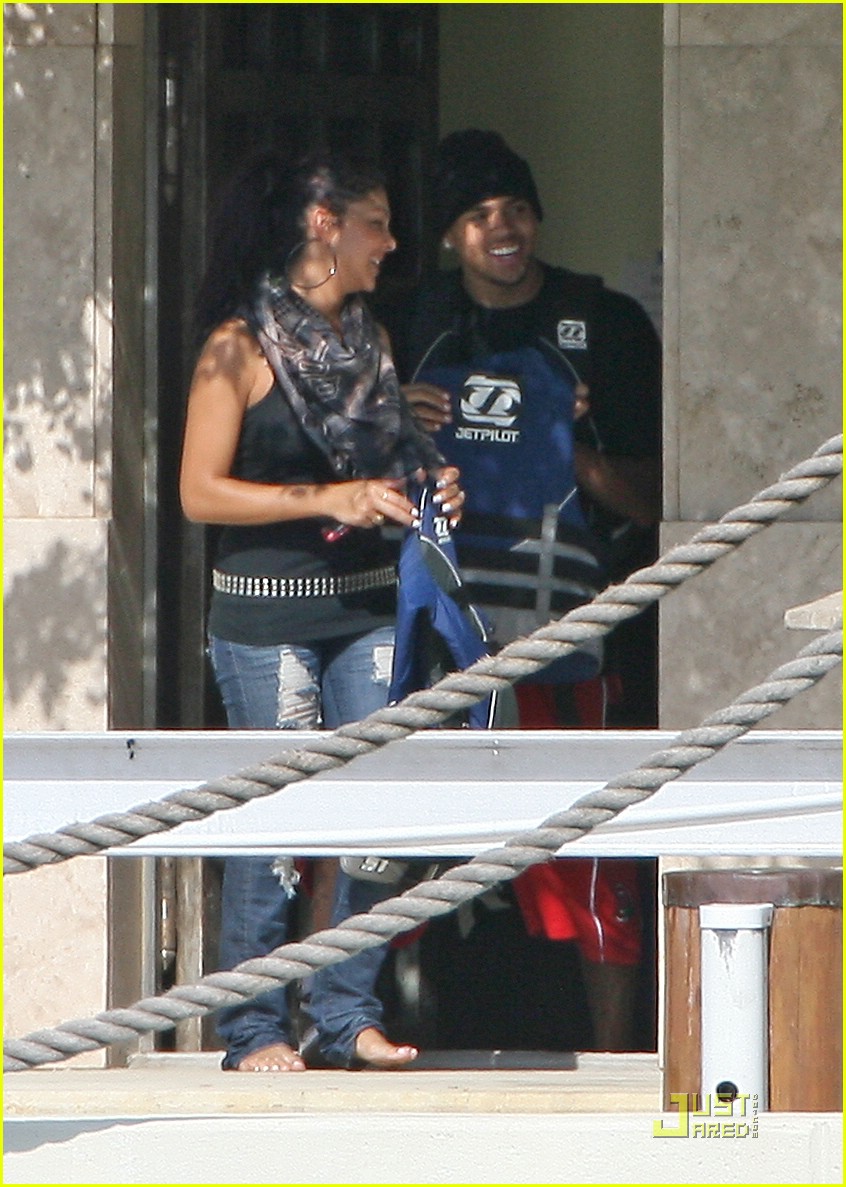 Chris Brown Has Fun in the Sun: Photo 1759631 | Chris Brown Photos ...