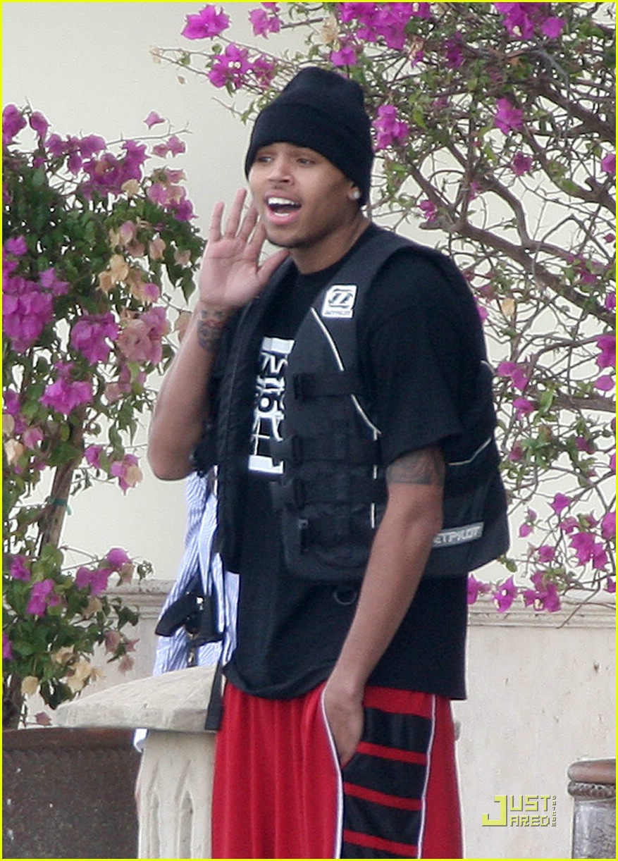 Chris Brown Has Fun in the Sun: Photo 1759641 | Chris Brown Photos ...
