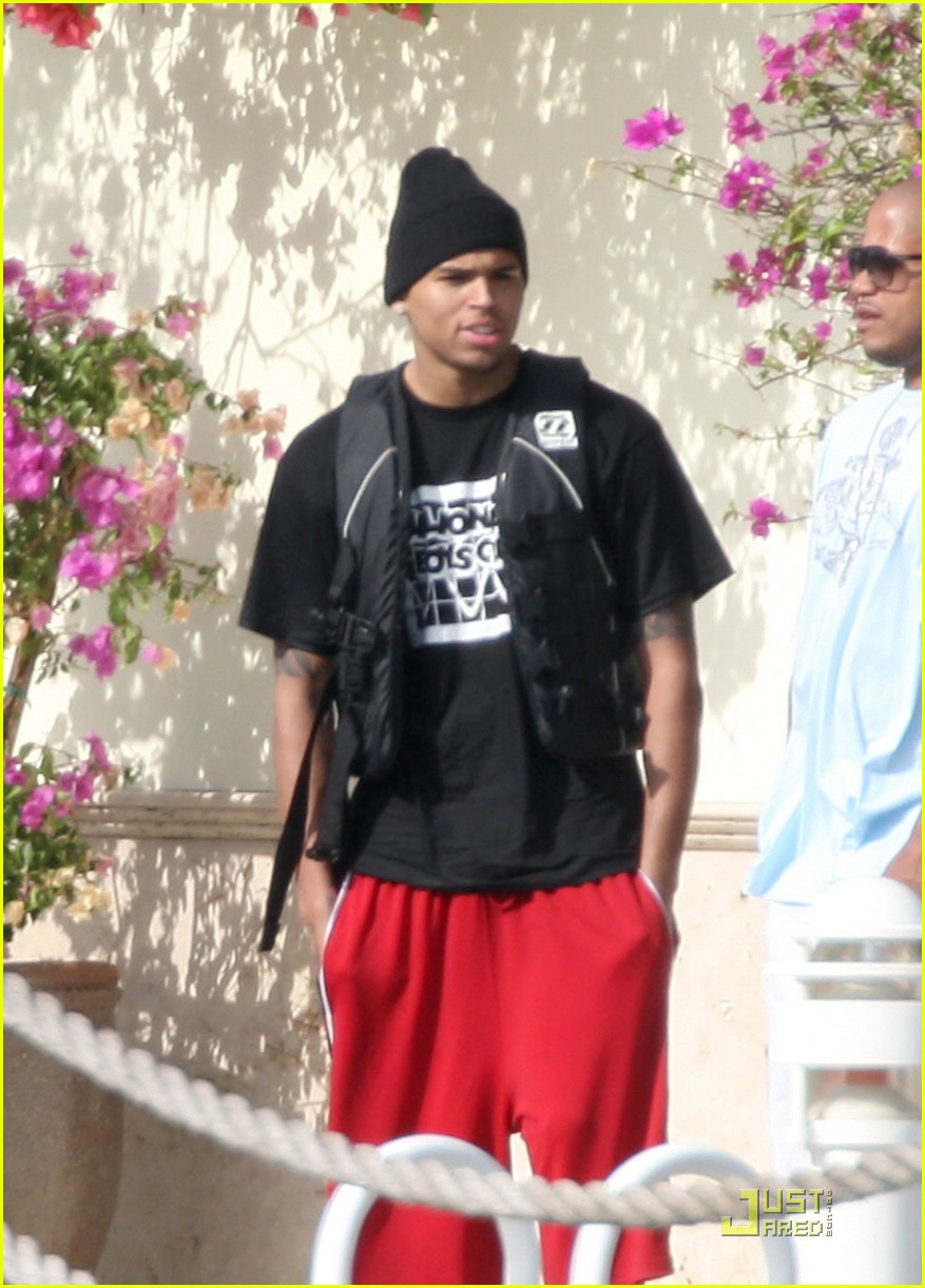 Chris Brown Has Fun in the Sun: Photo 1759661 | Chris Brown Photos ...