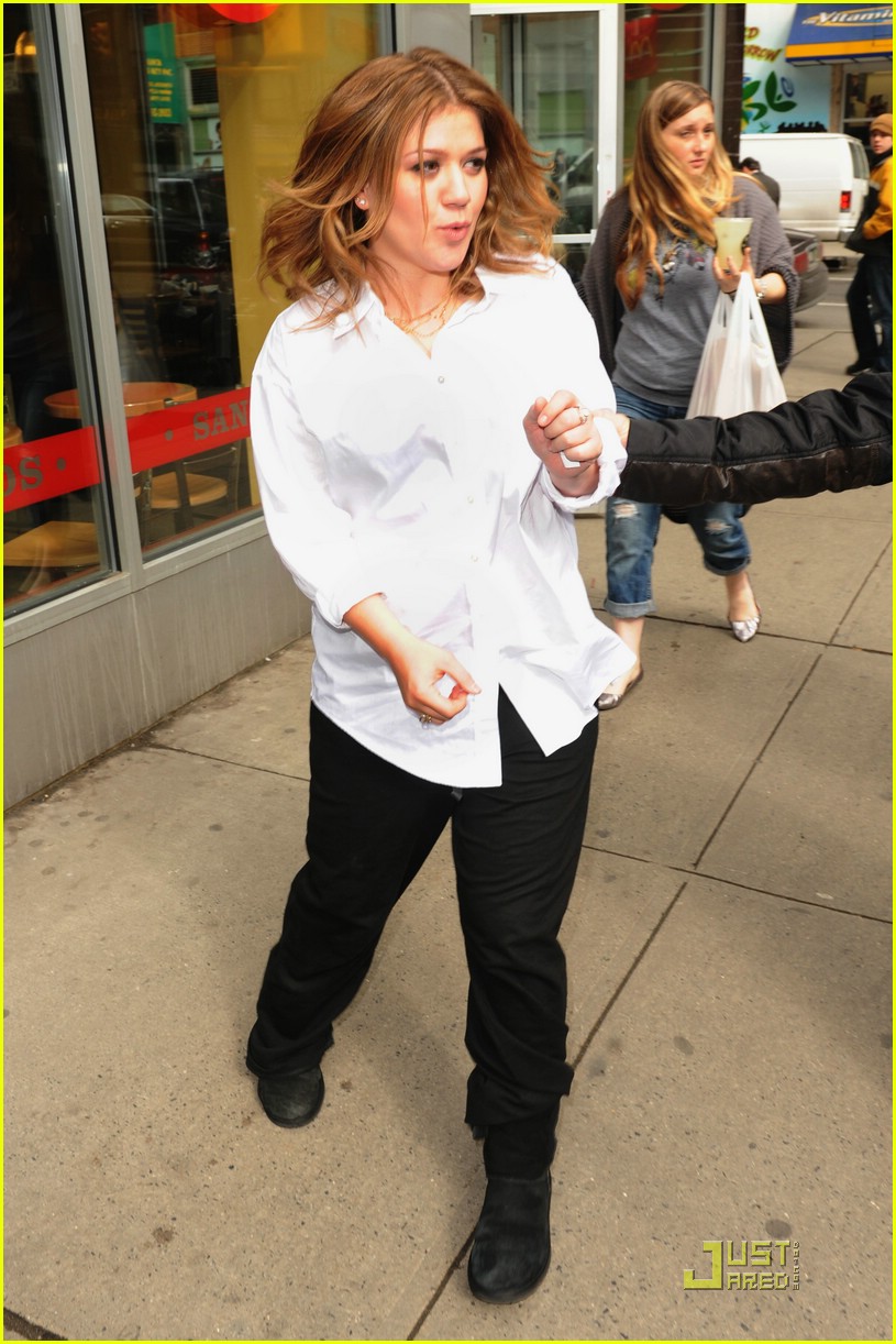 Kelly Clarkson is a Hale & Hearty Hottie: Photo 1782691 | Kelly ...