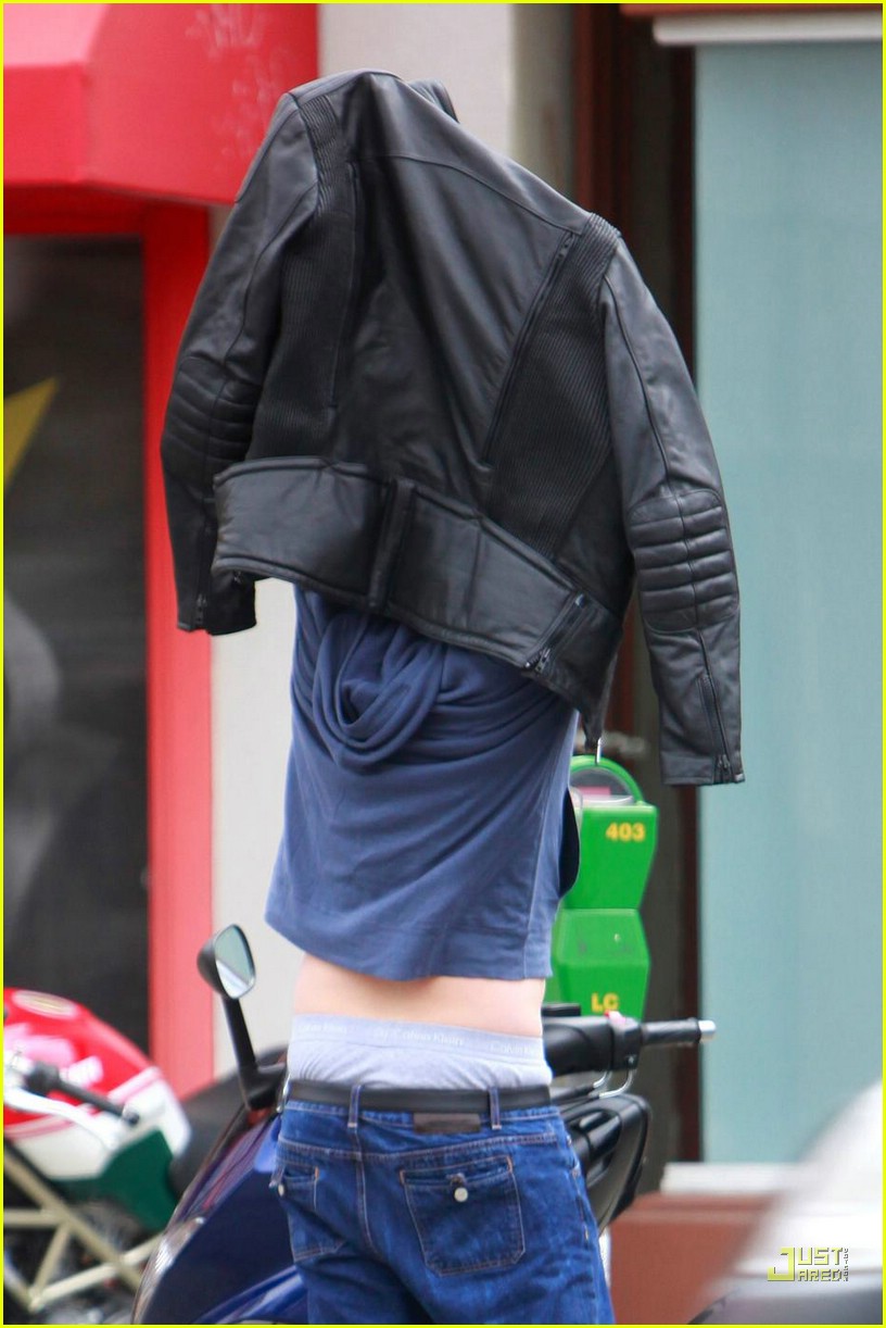 Leo DiCaprio & Bar Refaeli: T-Max Twosome: Photo 1822681 | Photos ...