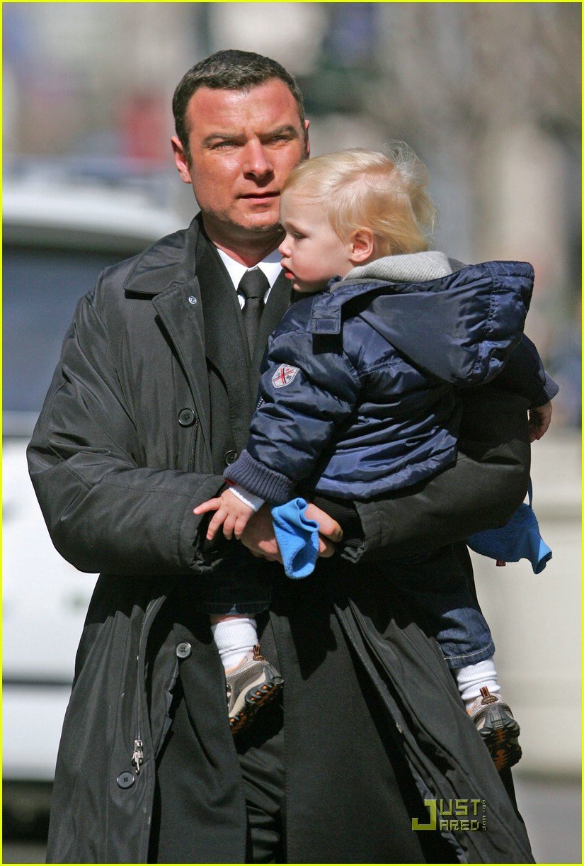 Angelina Jolie is Evelyn A. Salt: Photo 1790141 | Angelina Jolie, Liev ...