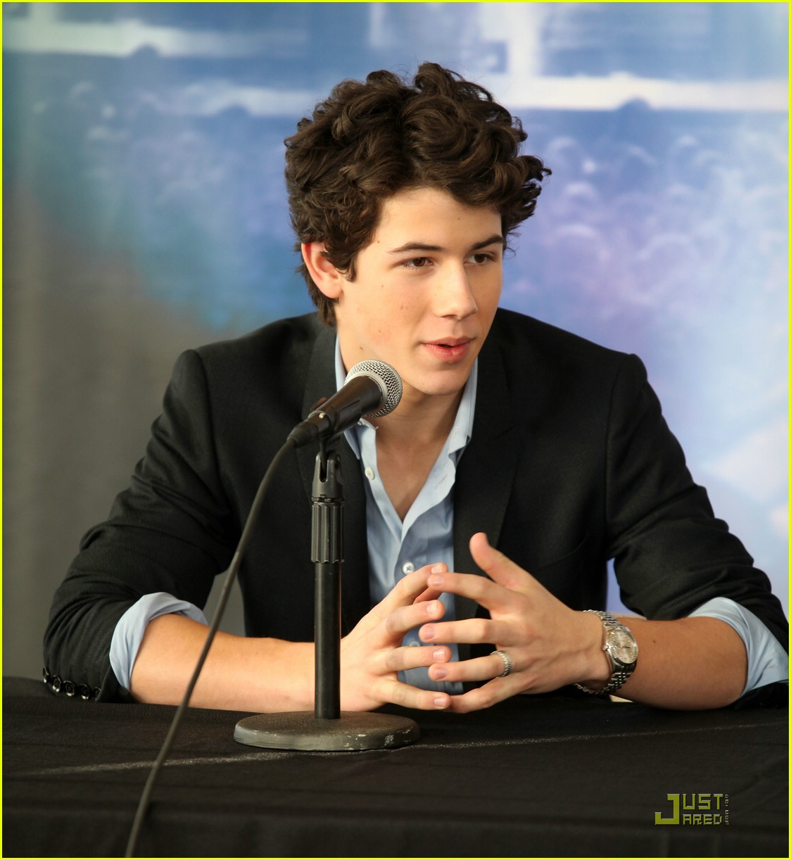 JJ Flies With The Jonas Brothers: Photo 1760041 | Joe Jonas, Jonas ...