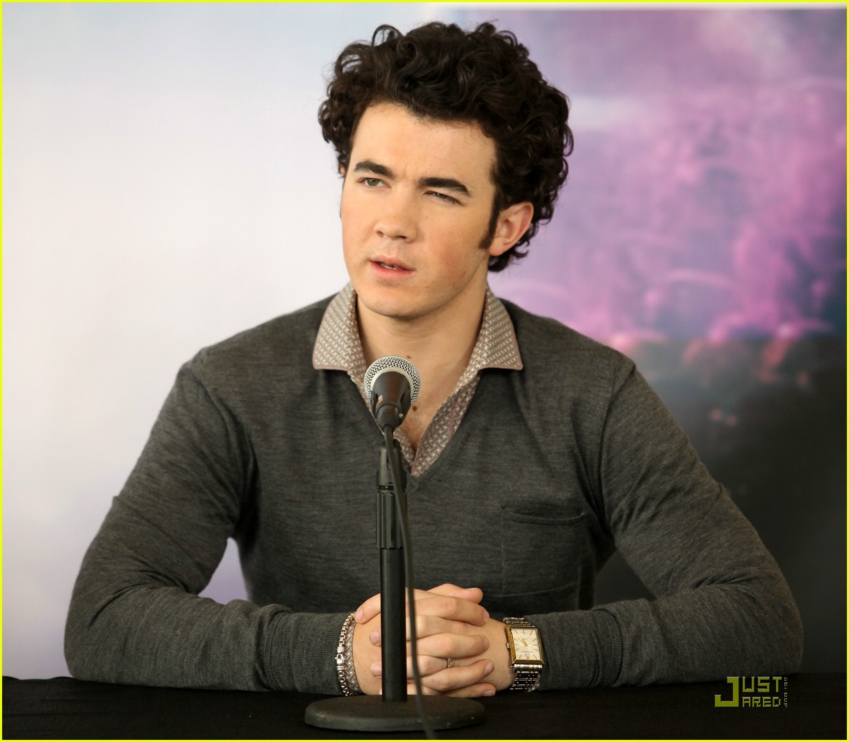 JJ Flies With The Jonas Brothers: Photo 1760151 | Joe Jonas, Jonas ...