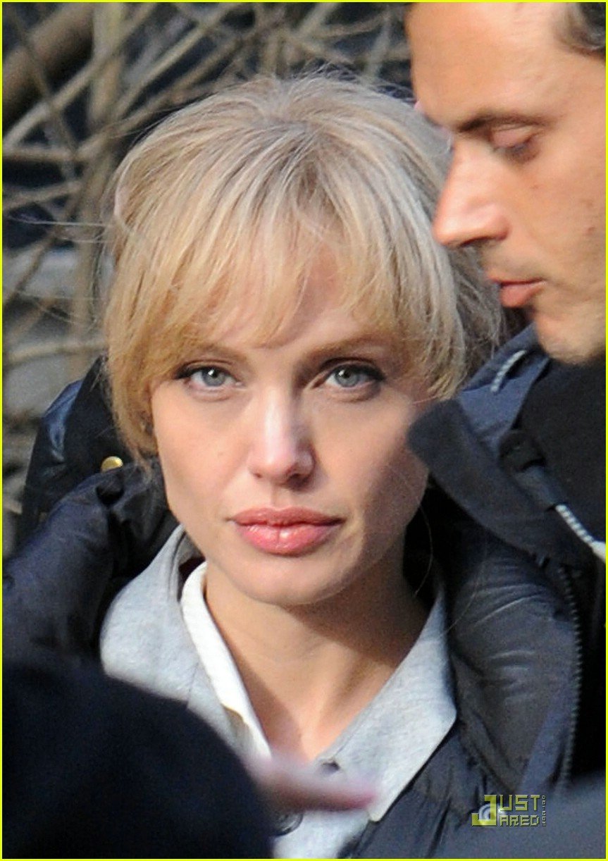 Angelina Jolie: Barefoot Babe!: Photo 1789011 | Angelina Jolie Photos ...