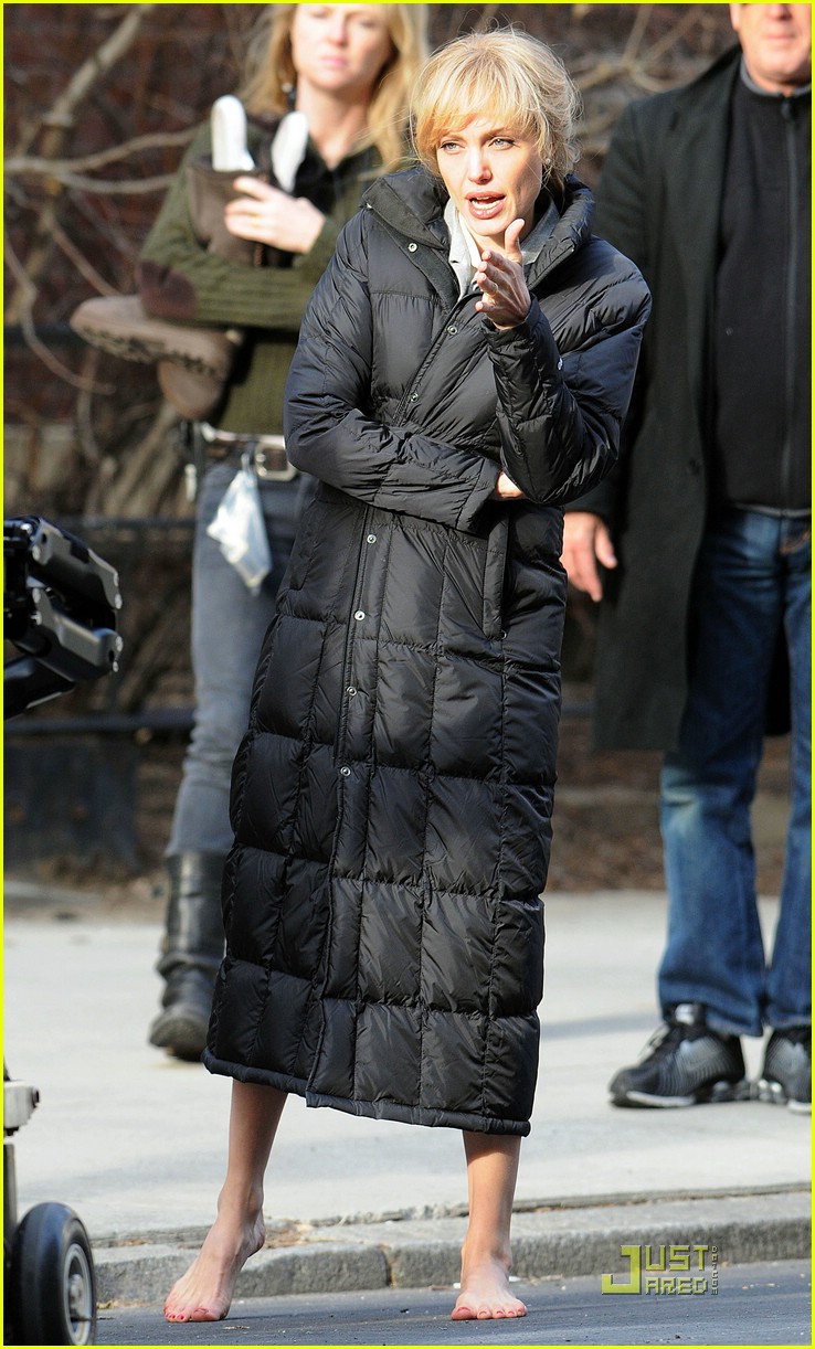 Angelina Jolie: Barefoot Babe!: Photo 1789061 | Angelina Jolie Photos ...