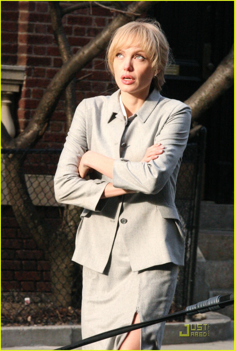 Angelina Jolie: Barefoot Babe!: Photo 1789091 | Angelina Jolie Photos ...