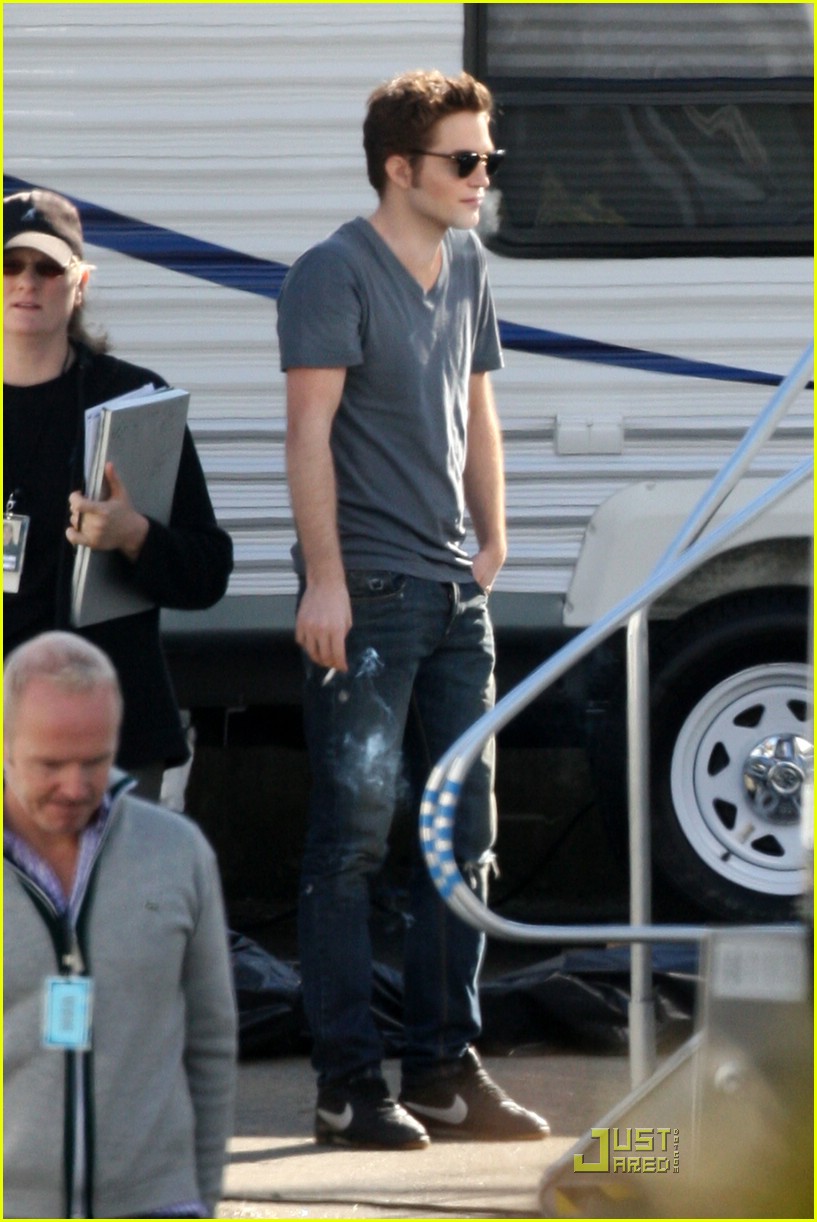 'New Moon' Cast is Smoking -- Literally!: Photo 1788811 | Ashley Greene ...