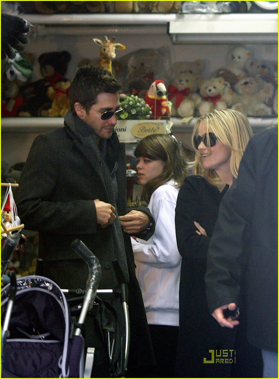 Reese Witherspoon & Jake Gyllenhaal: Flore Flirts: Photo 1789631 | Jake ...