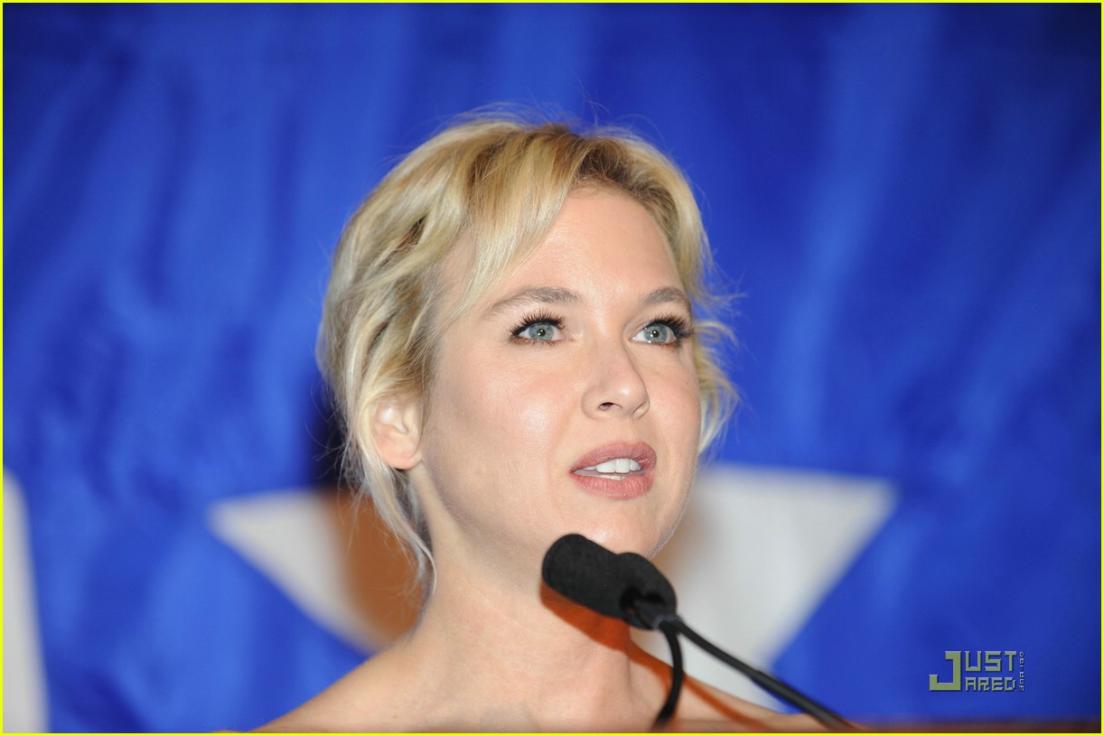 Renee Zellweger Smiles for Soliders: Photo 1812641 | Renee Zellweger ...