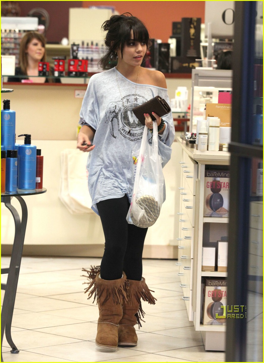 Vanessa Hudgens Gets Fringe Fancy: Photo 1884811 | Vanessa Hudgens ...